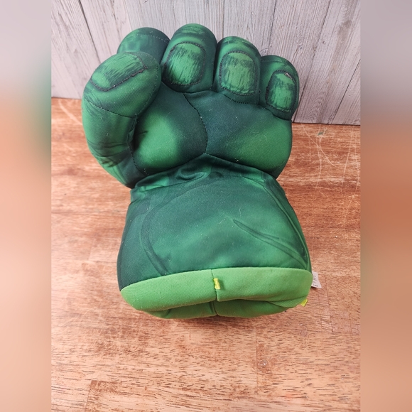 Marvel | Toys | 208 Hasbro Marvel Incredible Hulk Smash Left Hand Only ...